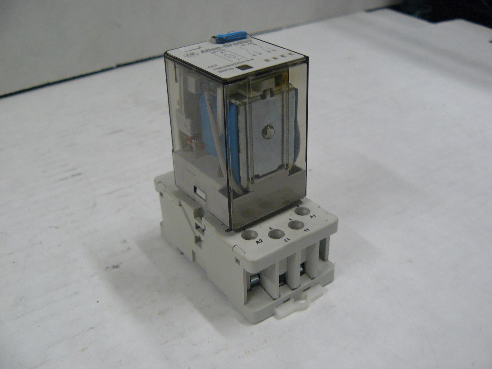ALLEN BRADLEY 700-HA32Z24-3-4 GENERAL TUBE BASE RELAY W/ 700-HN100 8 ...
