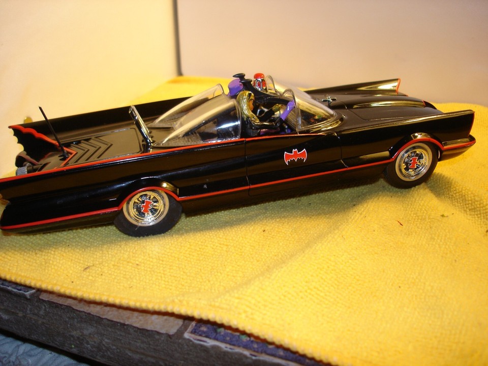 Vintage 60's Batmobile Penguin & Catwoman slot car 1/24 offered by MTH ...
