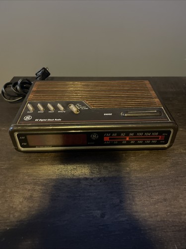 VTG GE Model 7-4612A Alarm Clock Radio Plays & Shows Clock (Not Fully ...
