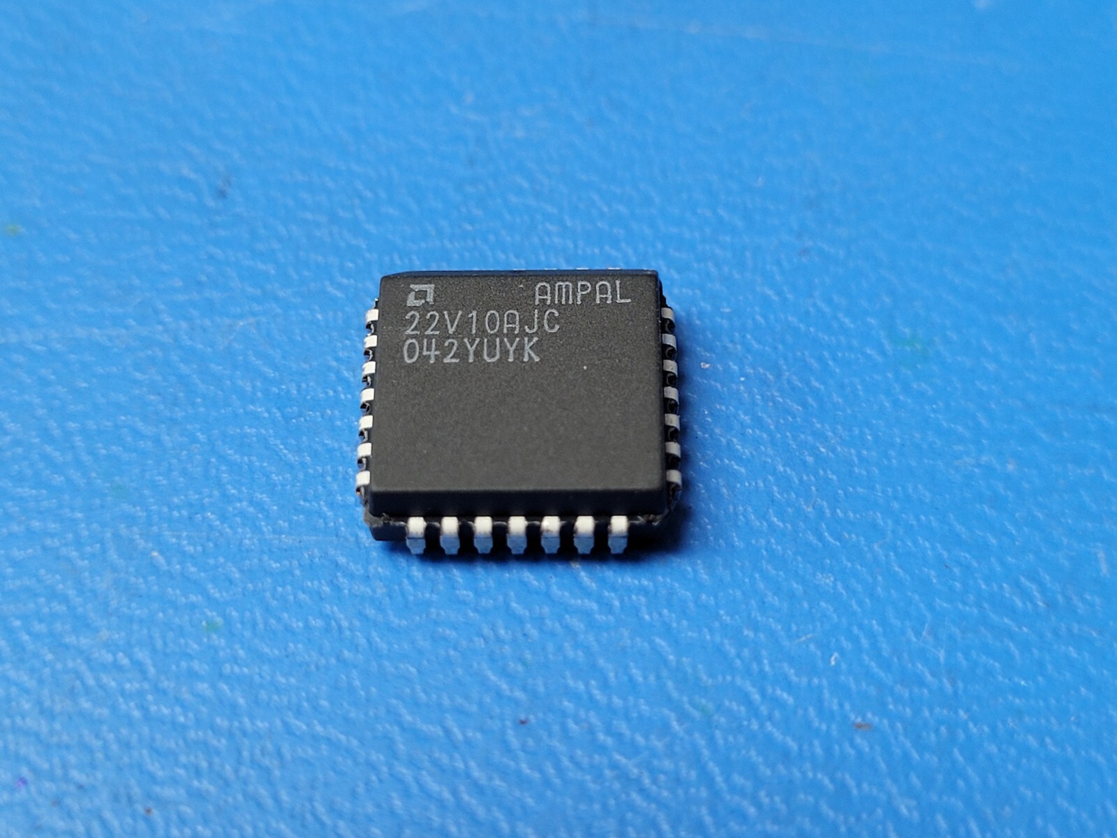 (1 PC) AMPAL22V10AJC AMD OT PLD, 25ns, PAL-Type, TTL, PLCC28 | eBay