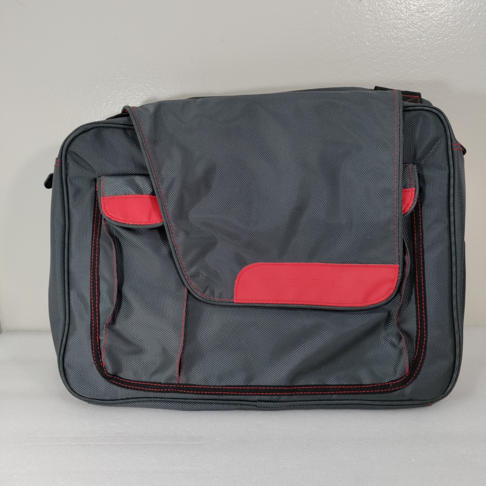 TESLA EMPLOYEE ISSUE RARE MESSENGER LAPTOP BAG SATCHE… - Gem