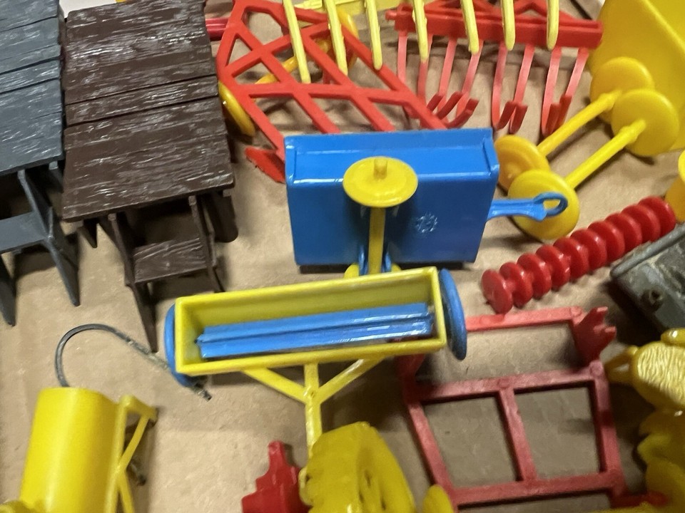 Large lot miscellaneous Vintage Marx farm set play parts people Animals ...