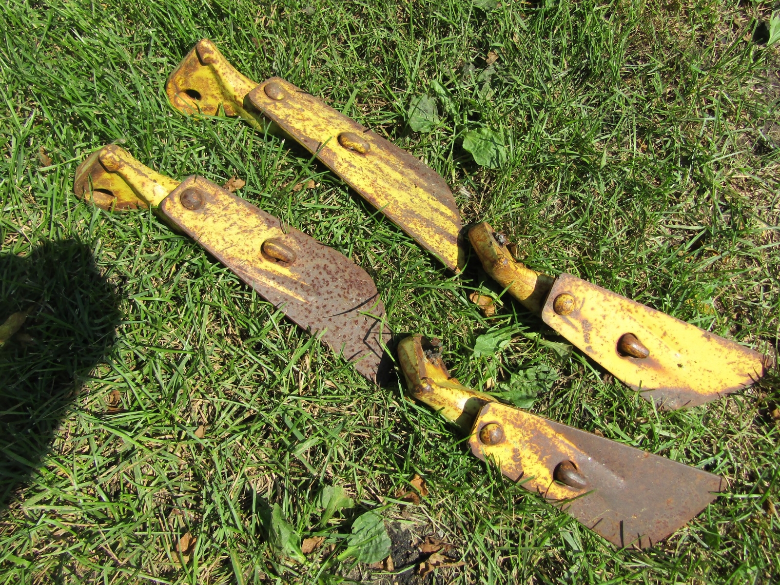 4 JOHN DEERE b27464 b27465 DISK SCRAPER BRACKET BWF BWA RW RWA FW FWA ...