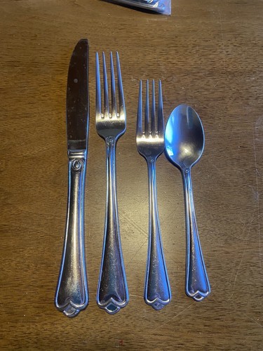 Corby Hall Madison 18/10 Outline Scallop Tip (4) Pc Flatware | eBay