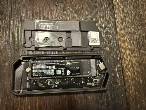 Western Digital WD_BLACK SN850X 2TB NVMe Gen 4 SSD With ROG Portable ...