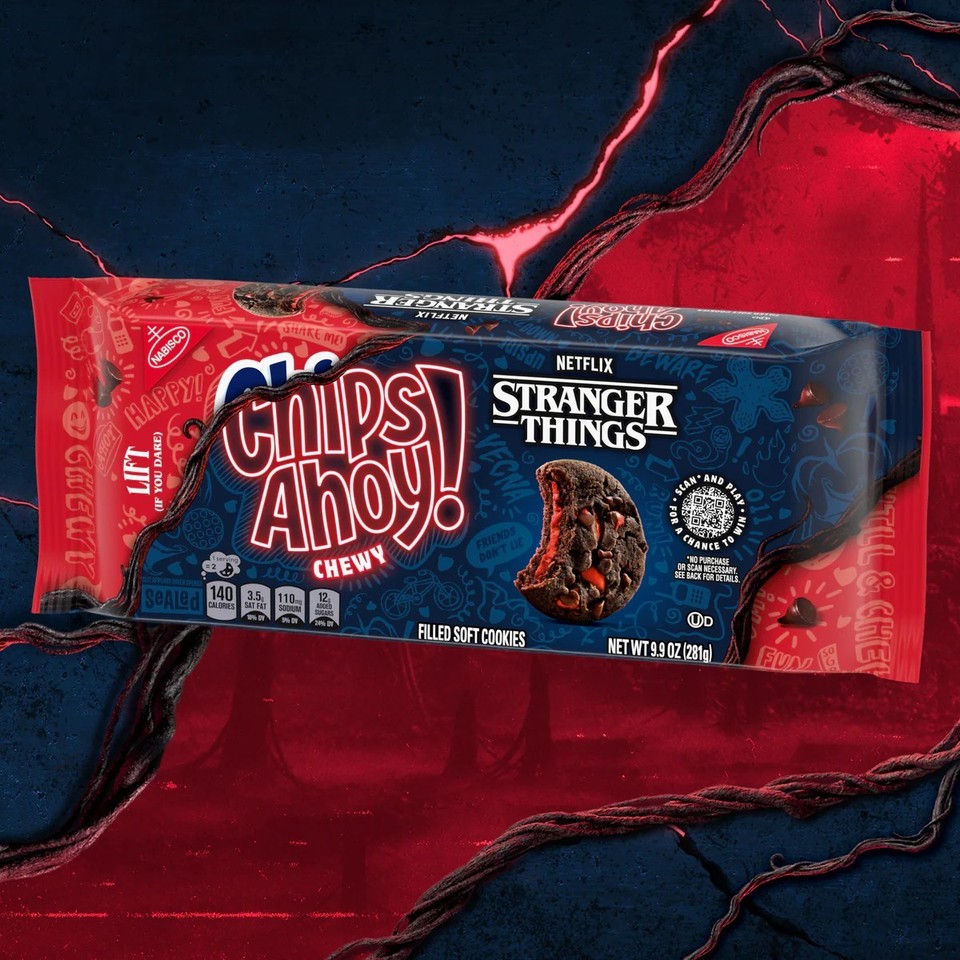 CHIPS AHOY! X Stranger Things Chewy Chocolatey Strawberry-Flavored ...