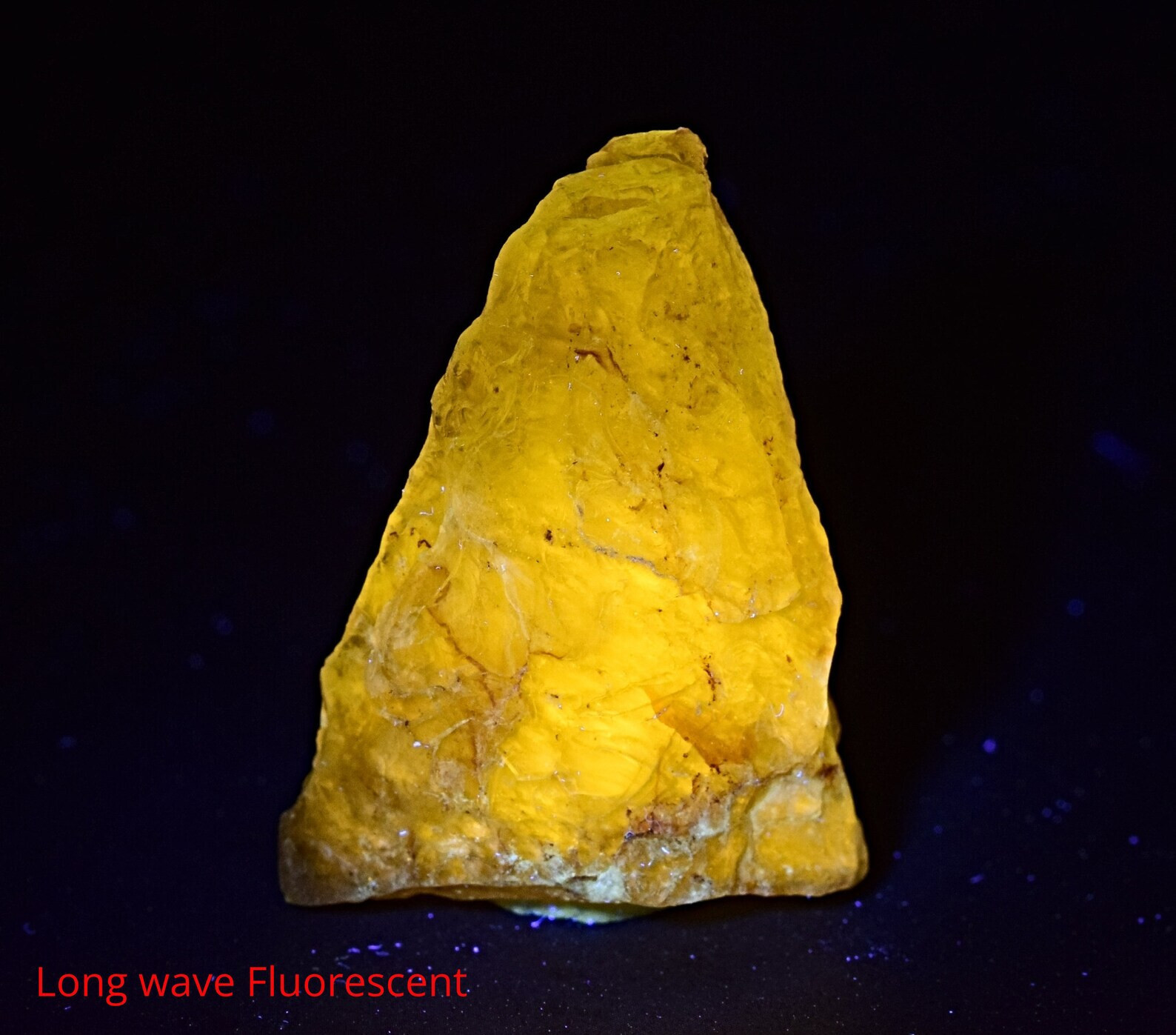 67 Carat Rare Facet Grade Rough Fluorescent Tenebrescent Color Change ...