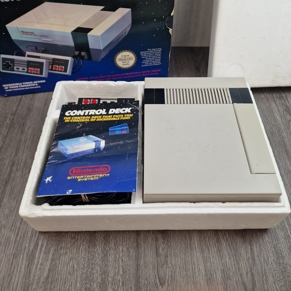 Nintendo NES Entertainment System Game Console Control Deck X2 Con ...
