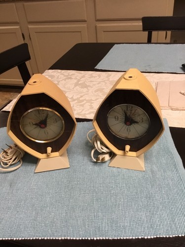 Two Vintage Brown & Bigalow Projection Remembrance Elvis Alarm Clocks ...