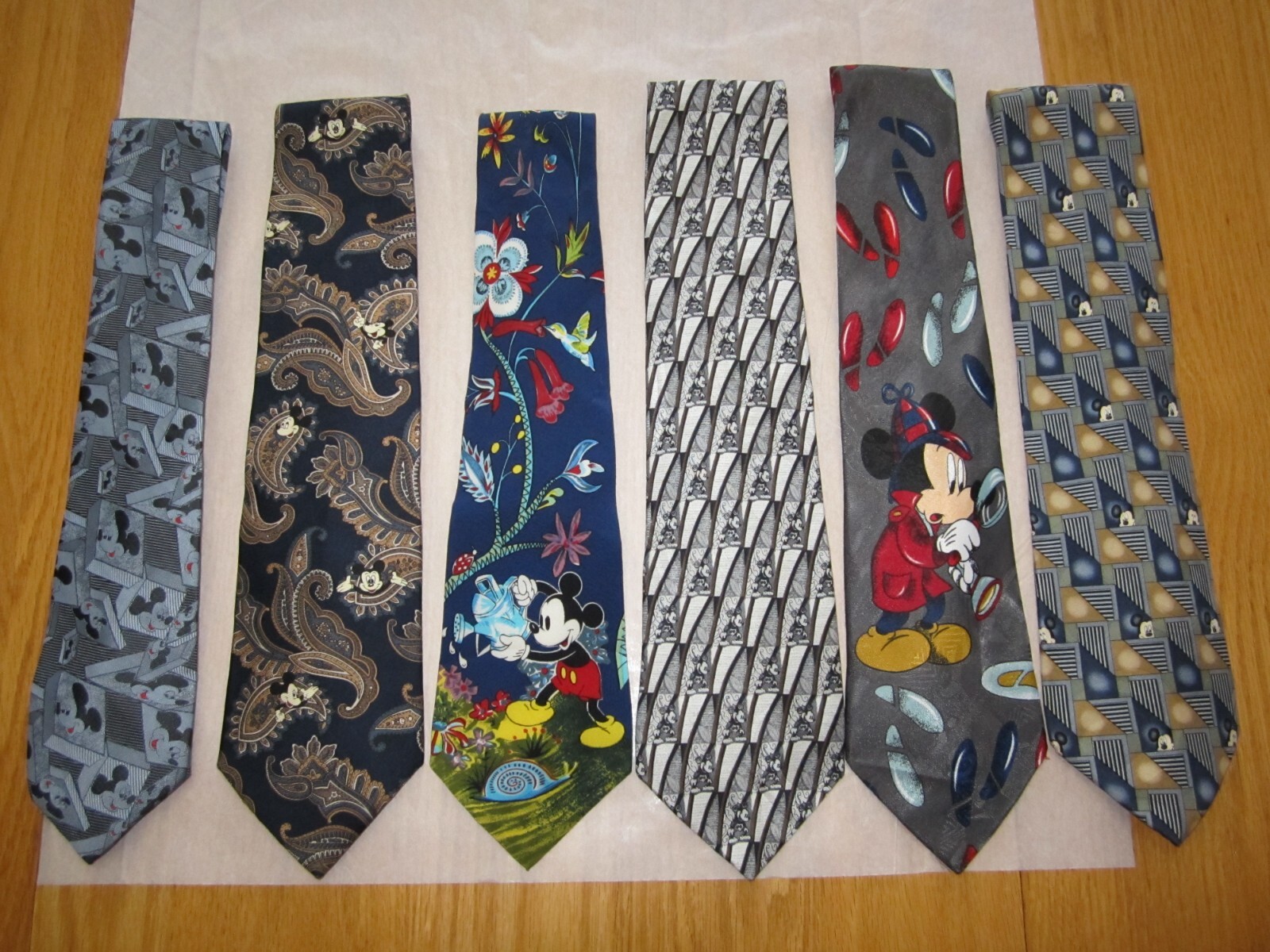 Assortment of Disney Mickey Mouse ties - Gem