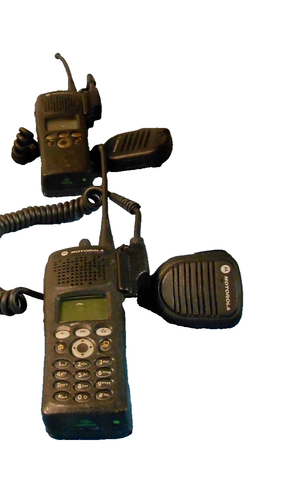 2 X MOTOROLA XTS 2500 RADIO W/BATTERY & MIC PMMN4045B/PMMN4084A | eBay