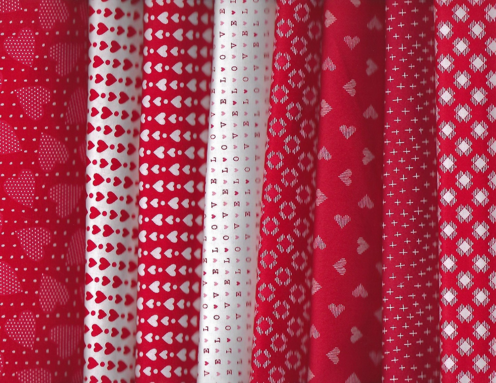Moda Love Hearts Valentine Kisses Cotton Quilt Fabric 8 Fat Quarters | eBay