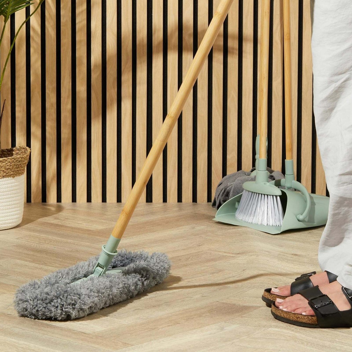 Floor Mops Wallpaper 412 Mop Office Stock Photos, High Res Pictures,