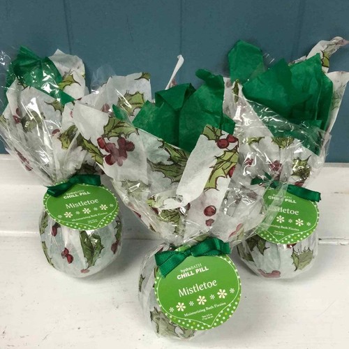 Lot of 3 HydraBath Chill Pill Mistletoe holiday Bath Bombs Fizzers ...