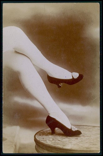 Close/up French risque near nude woman legs original old 1920s photo ...