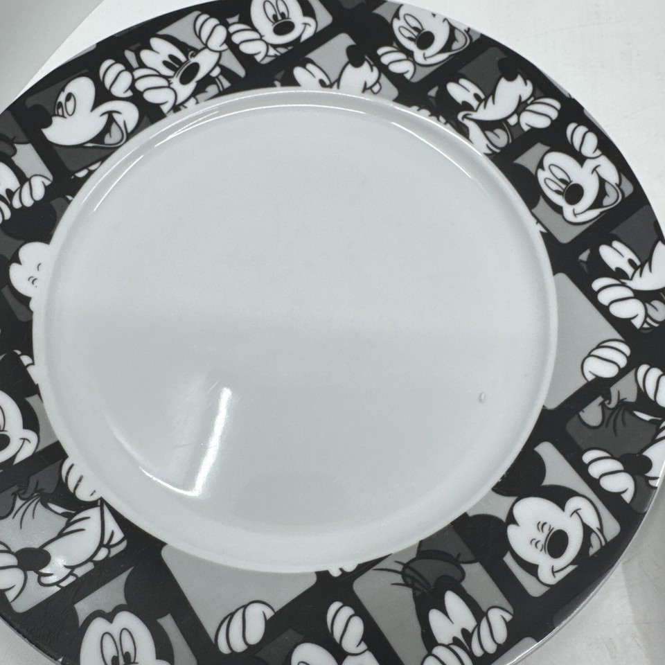 Disney Mickey Mouse And Goofy Dinner Plates 10.5"Pattern On The Rim Set ...