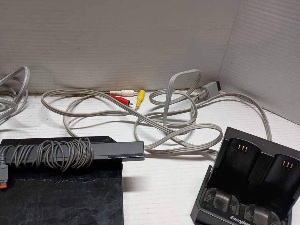 Nintendo Wii RVL-001 Black Console Bundle w/ Controllers, Cables & Box ...