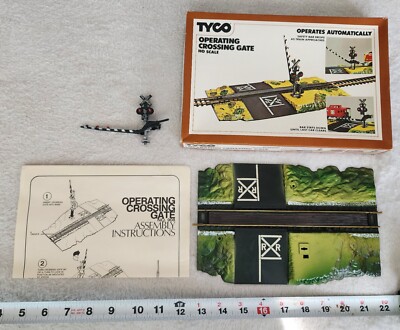 Tyco Operating Crossing Gate HO Scale 908 for Electric Model Trains NOS ...
