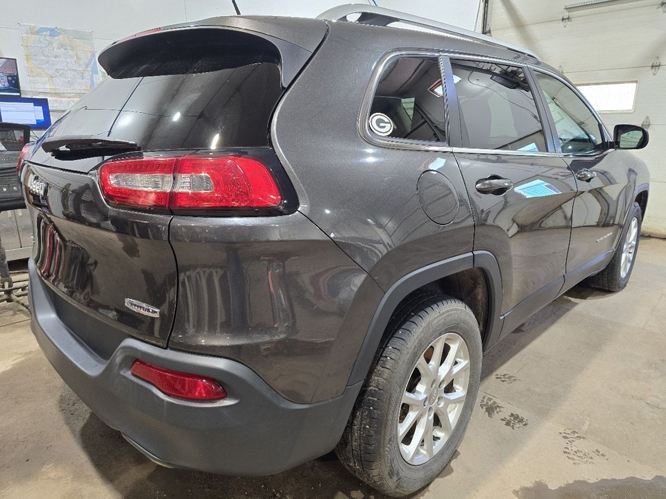 Used Rear Right Door Assembly Rear Side fits: 2014 Jeep Cherokee ...