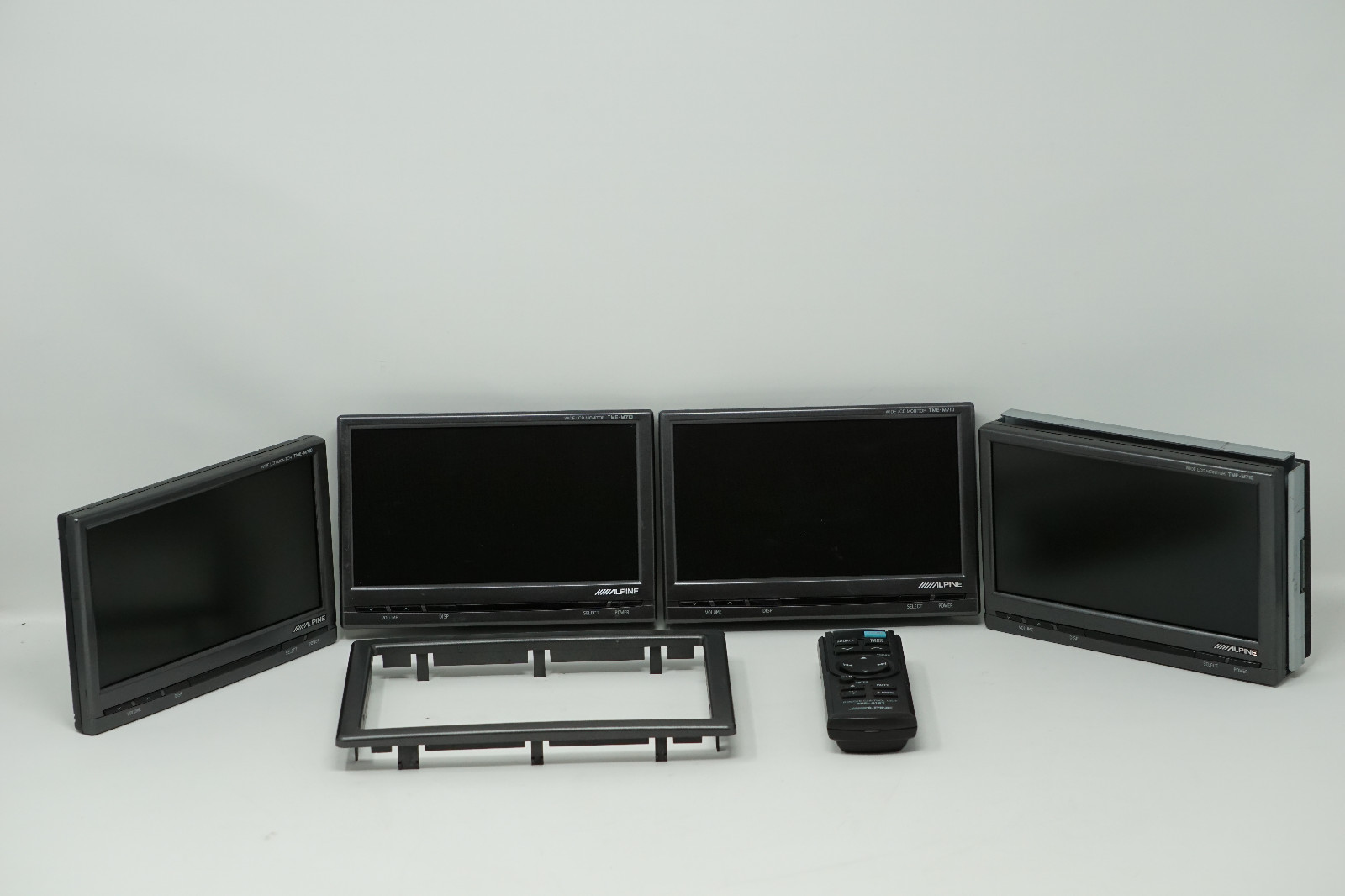 Audi Kopfstützen LCD Monitore Alpine TME-M710 - ohne Blackbox | eBay.de