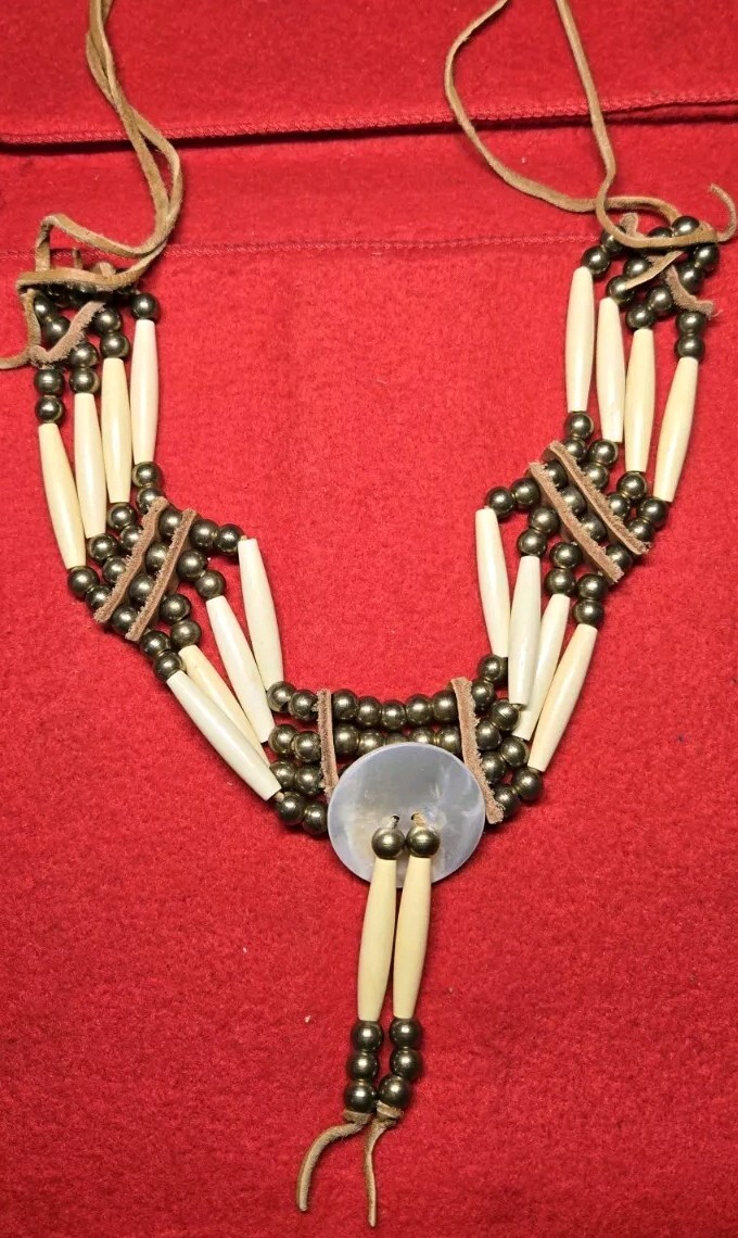 Vintage Bone And Metal Native American Necklace - Gem