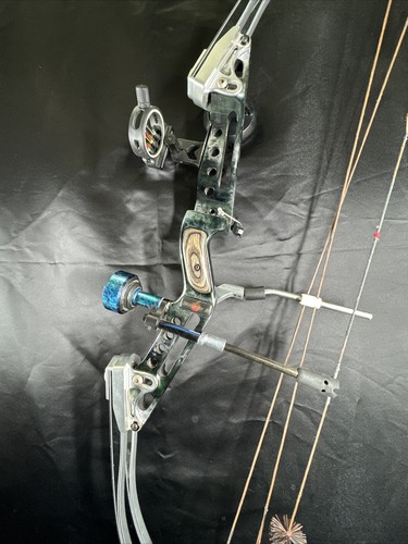 Hoyt Archery Striker ll Carbonate XL Compound Bow With TruGlo Site ...