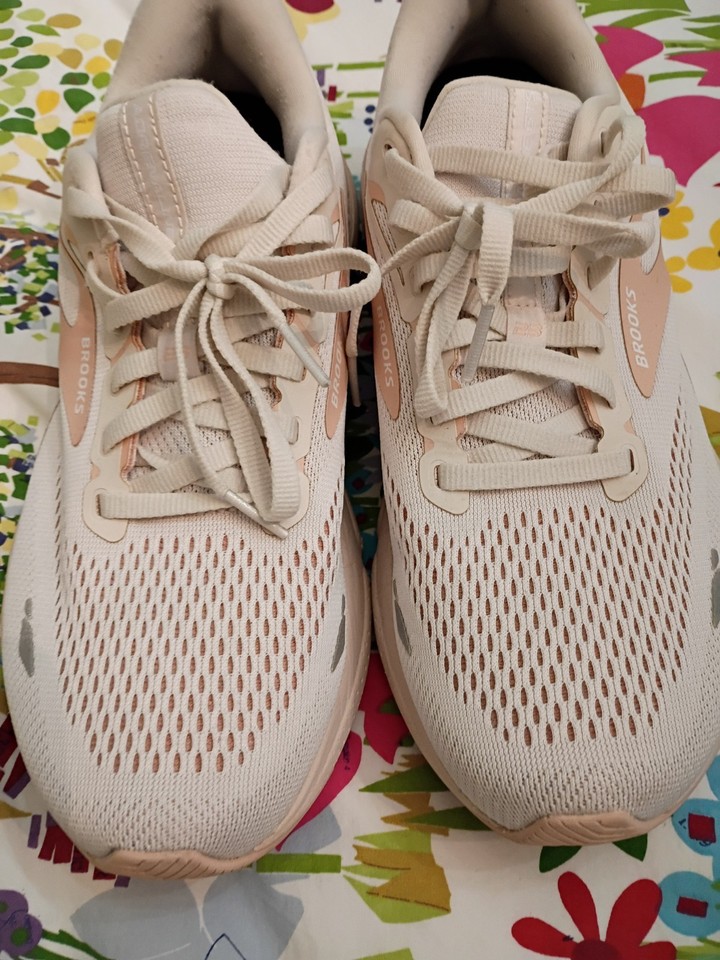 Brooks Adrenaline GTS 23 Villa Women's Size 10M Off White/Peach | eBay