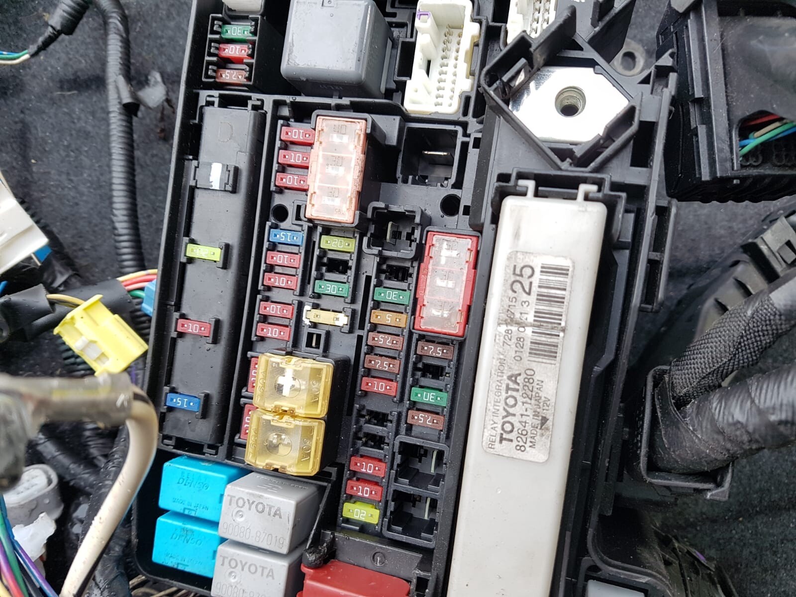 Toyota Auris Hybrid Battery Fuse Box With Wire (2011) | eBay UK