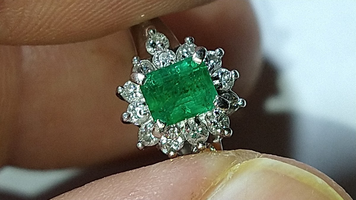 Solid platinum 0.58 carat natural emerald and diamond ring Solid platinum 0.58 carat natural emerald and diamond ring