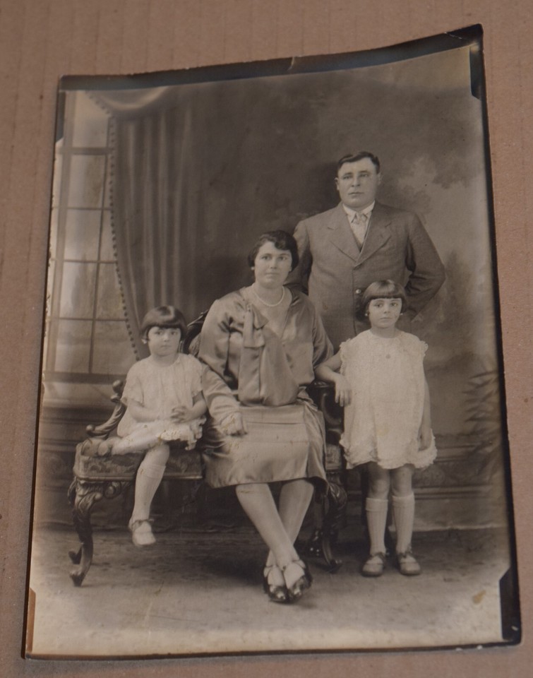 Vintage 5 X 7 1920s/1930s Family Photo with Husband , Wife and 2 ...