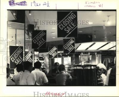 1990 Press Photo Store closing in Shopping Mall - noc58150 | eBay