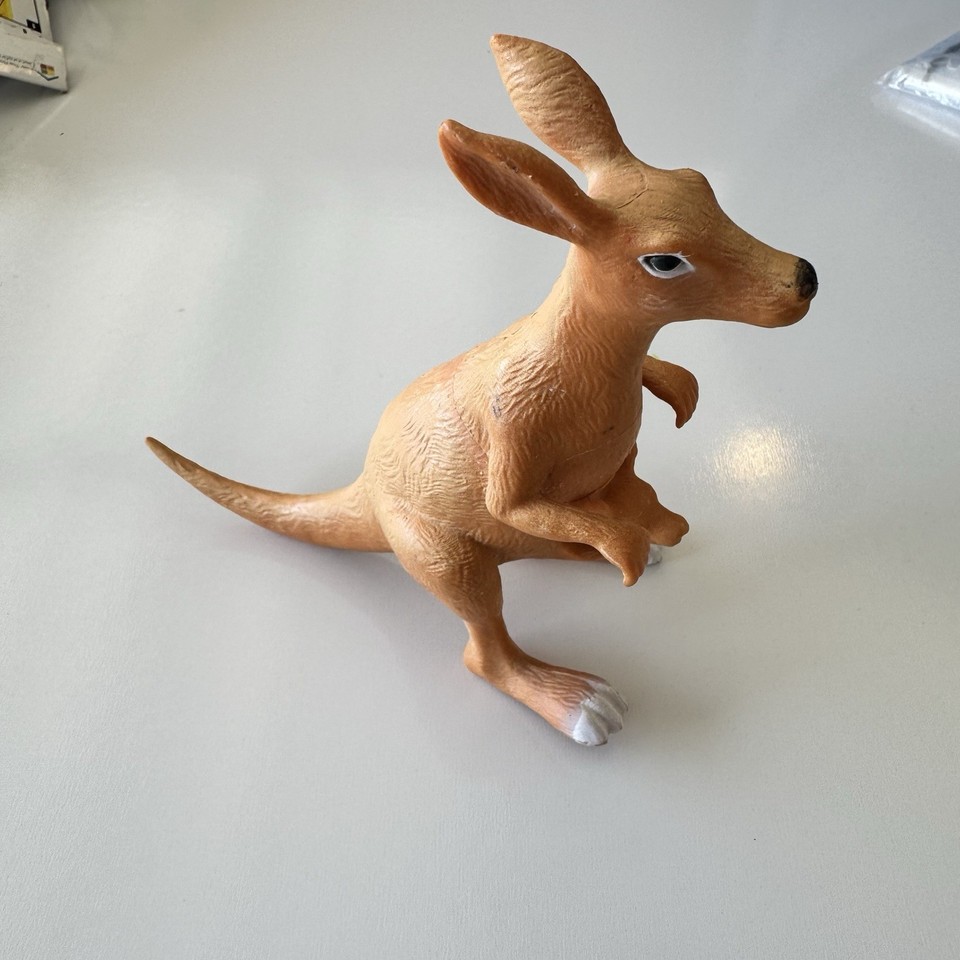 Ankyo PLastic Kangaroo and Baby Joey Kangaroo Figurine Action Figure ...