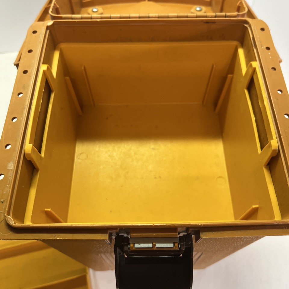 Vintage Fenwick Woodstream SPORT SEAT 9050 Fishing Tackle Box Bait Chair Read!! | eBay