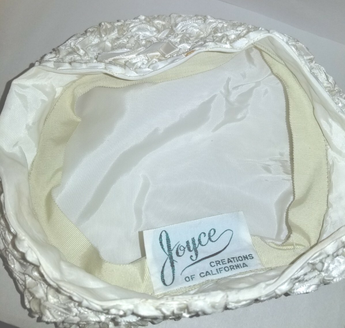 Gorgeous 1950's Ladies Vintage White Ribbon Hat by Jo… - Gem