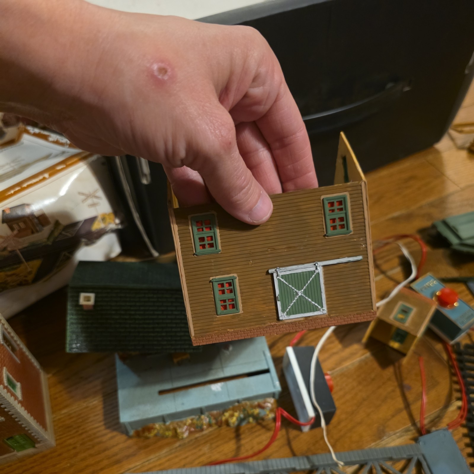 Tyco & Others Building Kits Ho Scale - Lot with Buildings Train Track ...