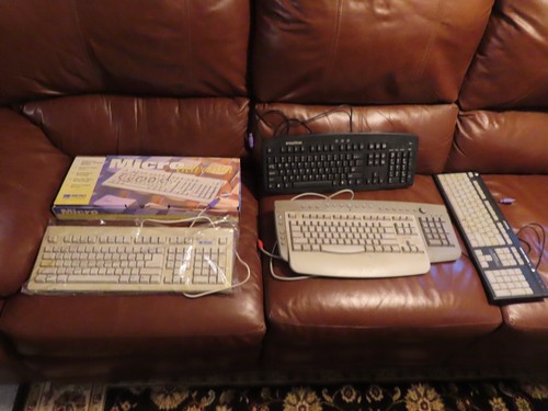 Lot of 4 Vintage PS/2 Wired Keyboards-Micro Advanta, emachines, HP ...