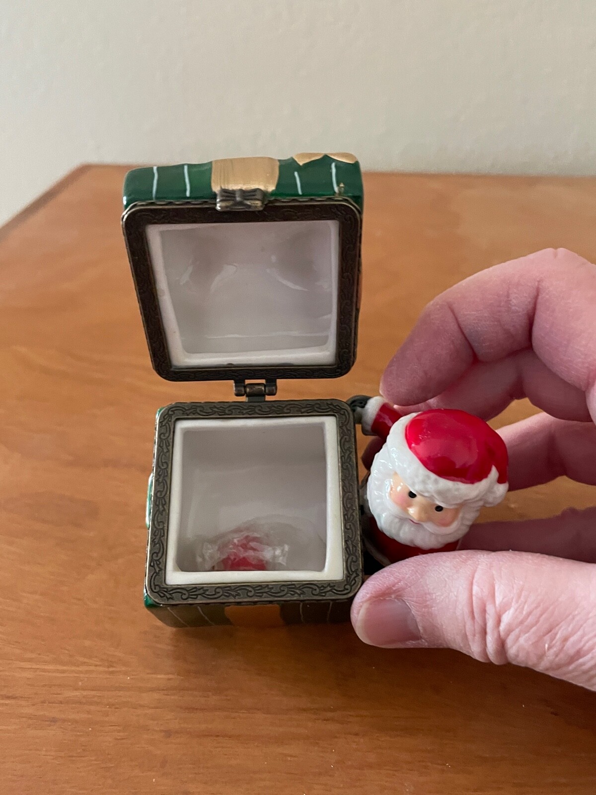PORCELAIN ASSORTED HINGED TRINKET BOXES SANTA PRESENT BOX COW TRINKET ...