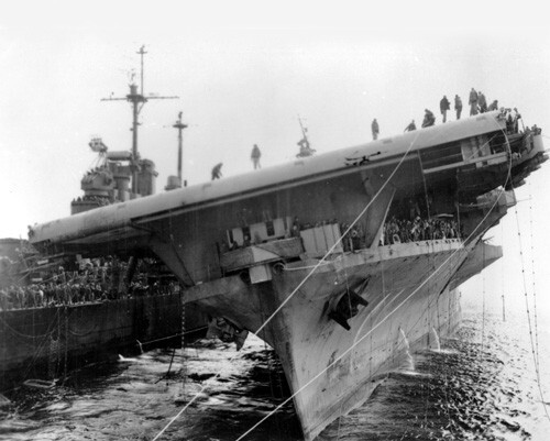 USS Santa Fe CL-60 Anchored Next To USS Franklin CV-13 March 1945 Photo ...