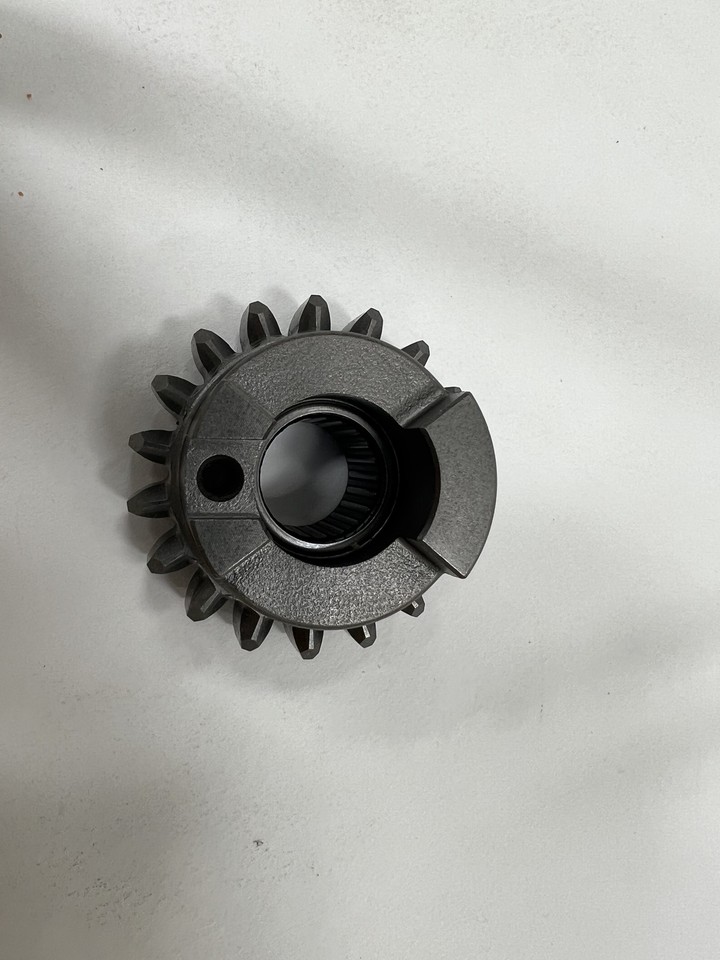 Yamaha 8CW-W1714-00-00 Rev Gear Sub-Assy1; 8CWW17140000 Made by Yamaha ...