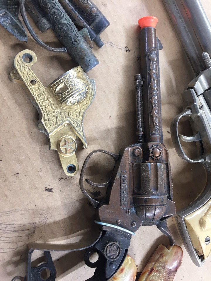 LOT OF BROKEN OR INCOMPOLETE CLASSIC CAP GUNS GENE AUTRY SPITFIRE ...