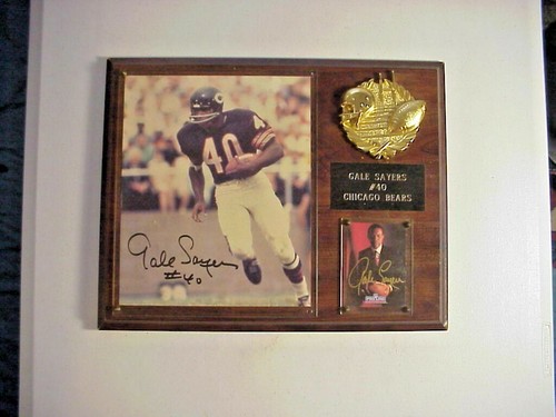 GALE SAYERS #40 Chicago Bears AUTOGRAPHED PHOTO & FOOTBALL CARD PLAQUE ...