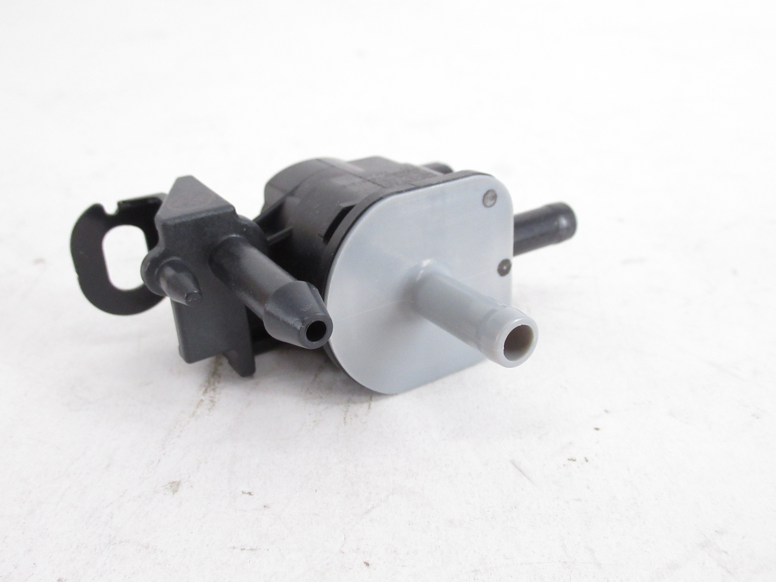 Genuine OEM Toyota 25860-0V020 Vacuum Switching Valve NO.1 Vapor ...