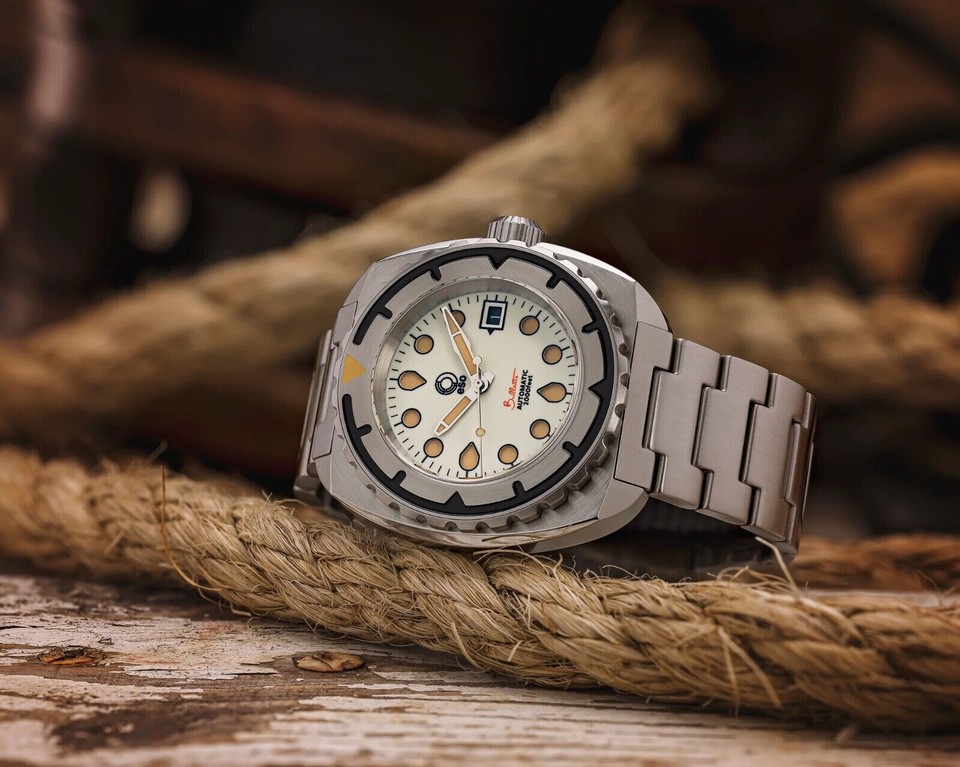 Esoteric Bathyal BRILLANTE Automatic Sapphire Diver White Orange Dial ...