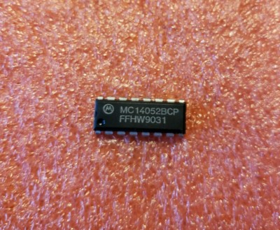 MC14052BCP Motorola IC Multiplexer DP4T 4 Channel 16 Pin Dip MC14052 ...