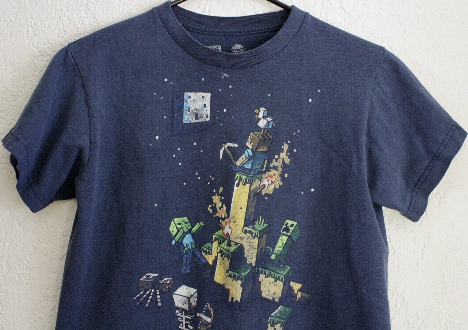 Mojang Minecraft Navy Blue T-Shirt Youth sz M Designed By Jinx Rare ...