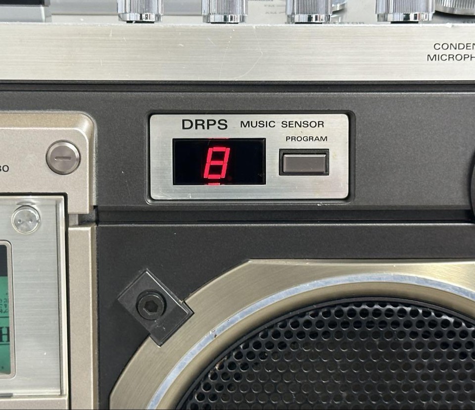 HITACHI PERDISCO TRK-8180 Radio Cassette FM/AM 10W 2-way, 4-speaker ...
