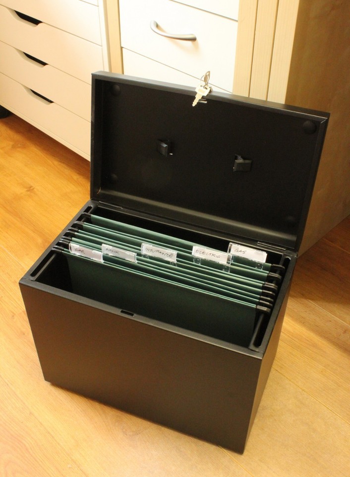 Lockable A4 Metal File Box Filing Storage inc / extra 5 Free Suspension ...