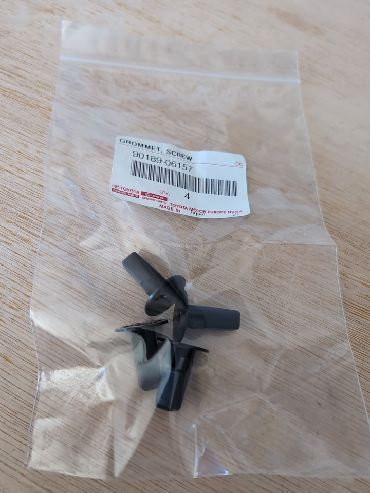 4 X Genuine Toyota Lexus Wheel Arch Liner Moulding Grommets 90189-06157 ...