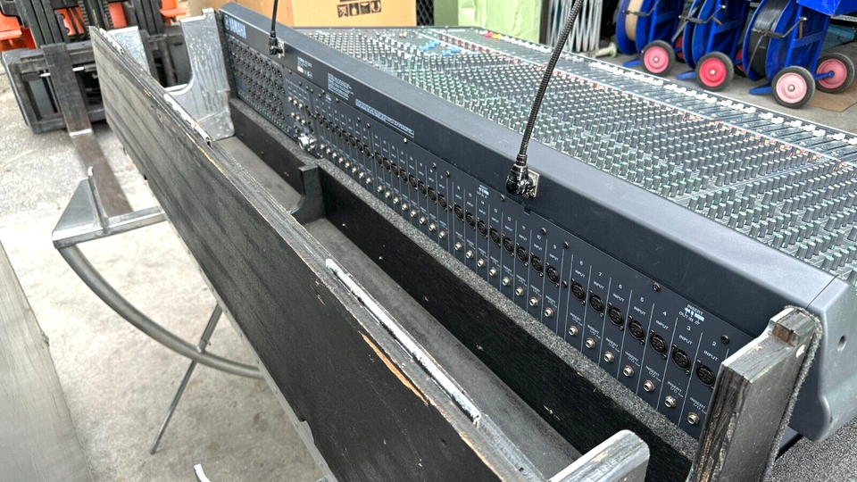 Yamaha M2500 Mixing Console w/ Wheeled Case (NO Power Supply) #3080 ...