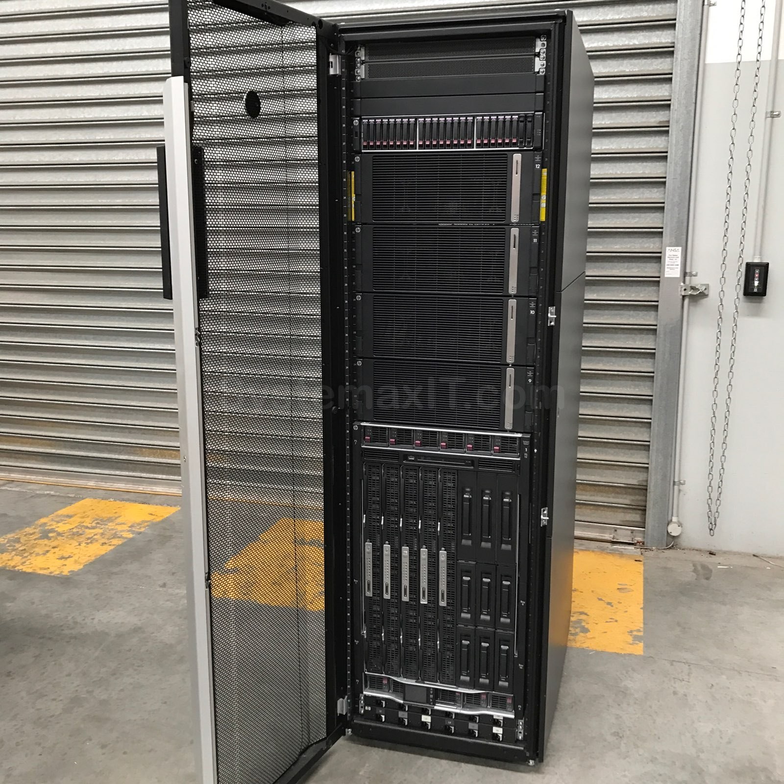 HPE Integrity Superdome 2 (SD2-10s) 5x CB900s Blades, 4x IOX Enclosues ...